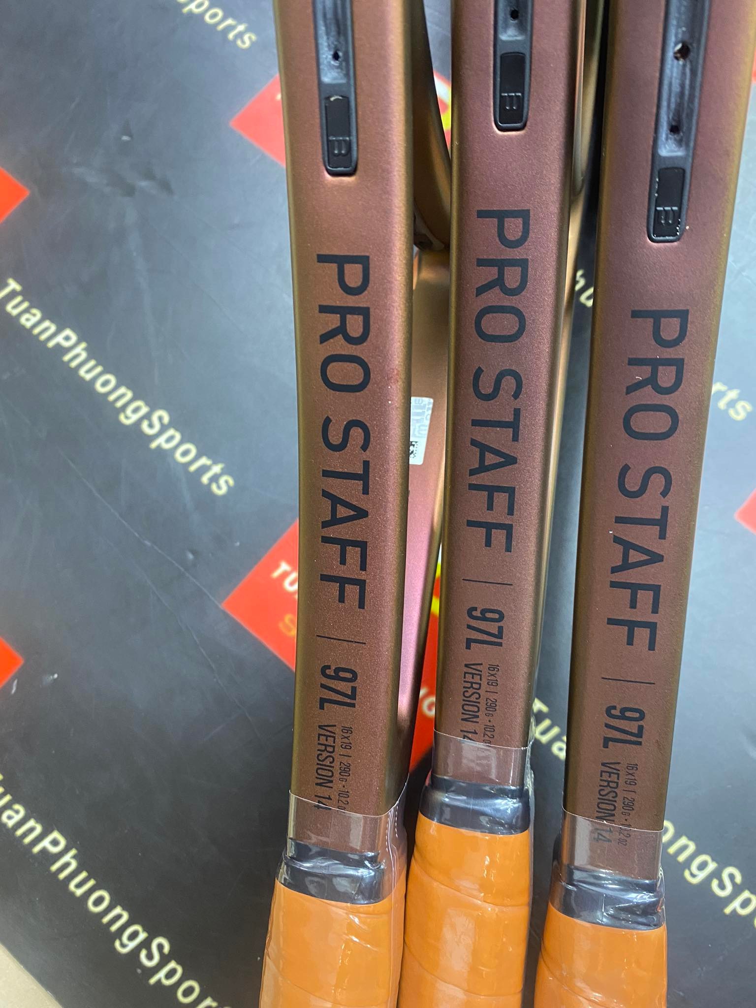 Vợt tennis Wilson Pro Staff 97L V14 290gram - TuấnPhươngsportsTuấnPhươngsports